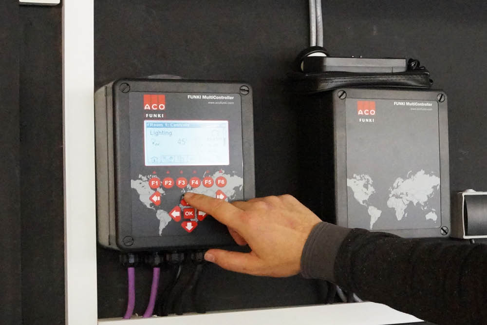 Color Feed Phase Feeding - Dry Feeding of pigs - Reduce feed waste