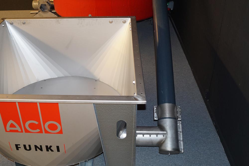 Components for liquid feeding system in pig farming