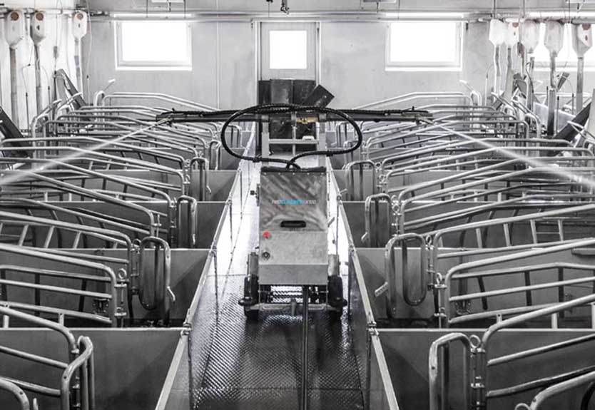 Wash robot for pig barns - takes approx. 80% of the wash time